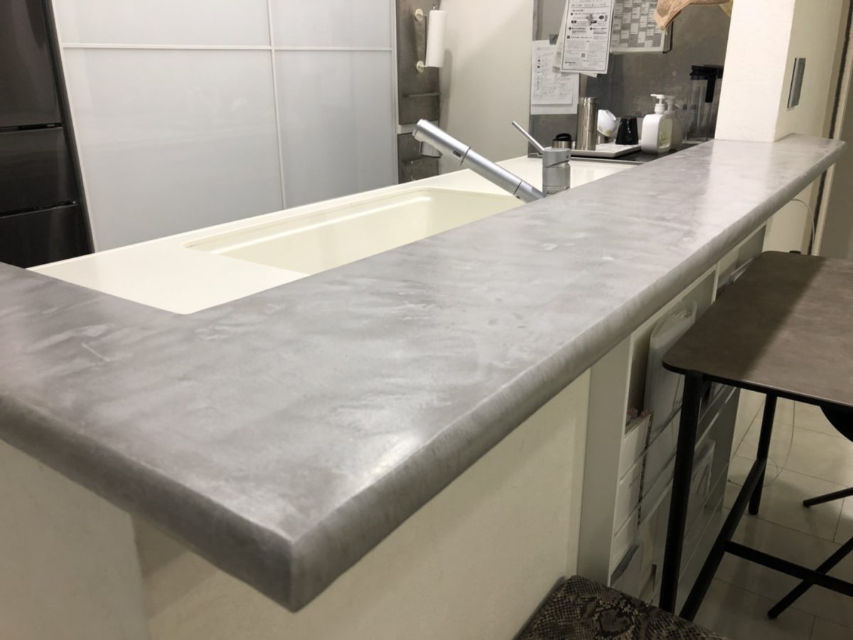 キッチンカウンタートップをMortexで仕上げました。 | 左官事例 | 熟練の技術でスイス漆喰の塗り壁を施工する東京・葛飾の左官工事会社、八幡工業
